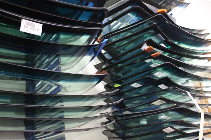What to Consider Before Replacing Auto Glass: A Complete Guide
